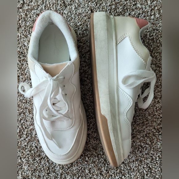 Universal Thread | Shoes | Universal Thread Flora Laceup Sneakers ...